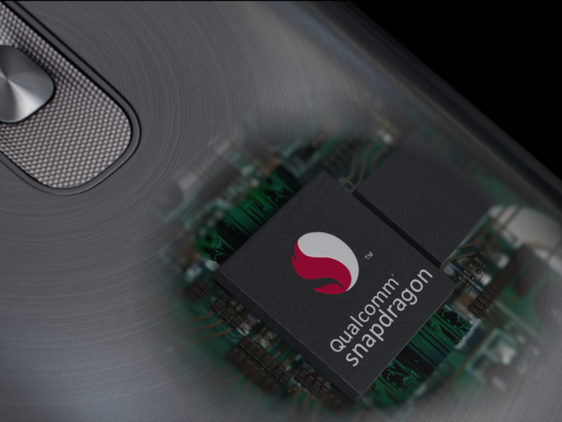 qualcomm-chip-behind-back - techhub