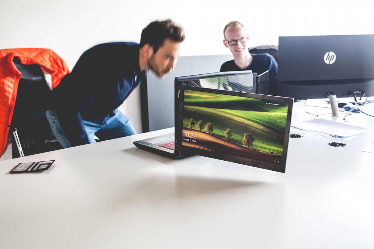 CES 2018 : พบกับ Le Slide จอ Monitor คู่สำหรับโน๊ตบุ๊ค พก 3 จอไปทุกที่