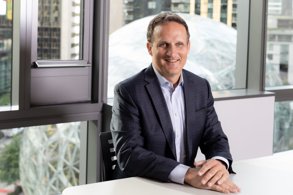 ซีอีโอคนใหม่ของ AWS อดัม เซลิปสกี้ ประกาศหกบริการสําคัญในงาน AWS re ...