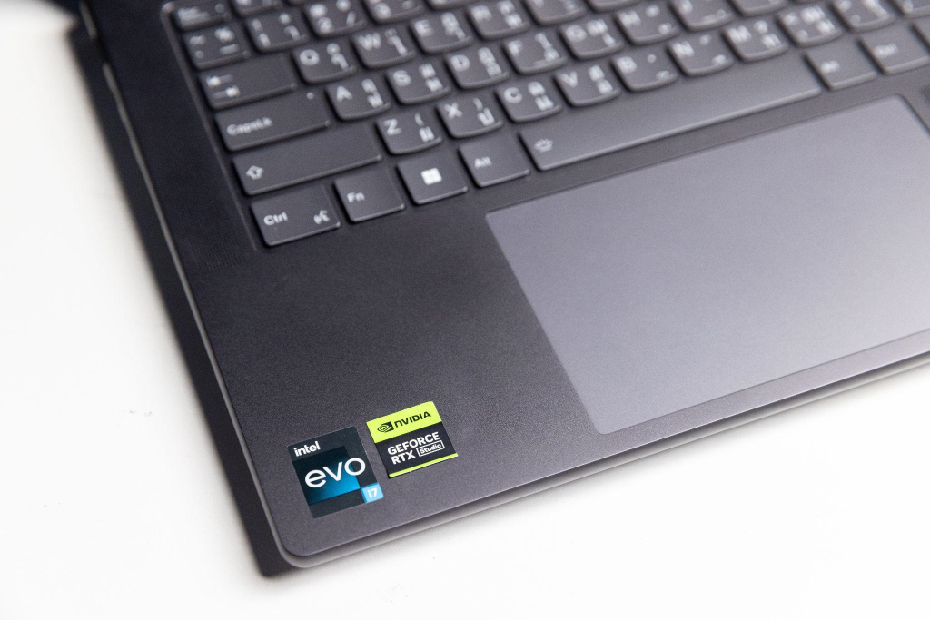 บางเกินเรื่อง Lenovo Yoga Pro 9i ร่างเล็ก แต่สเปกไม่เบา