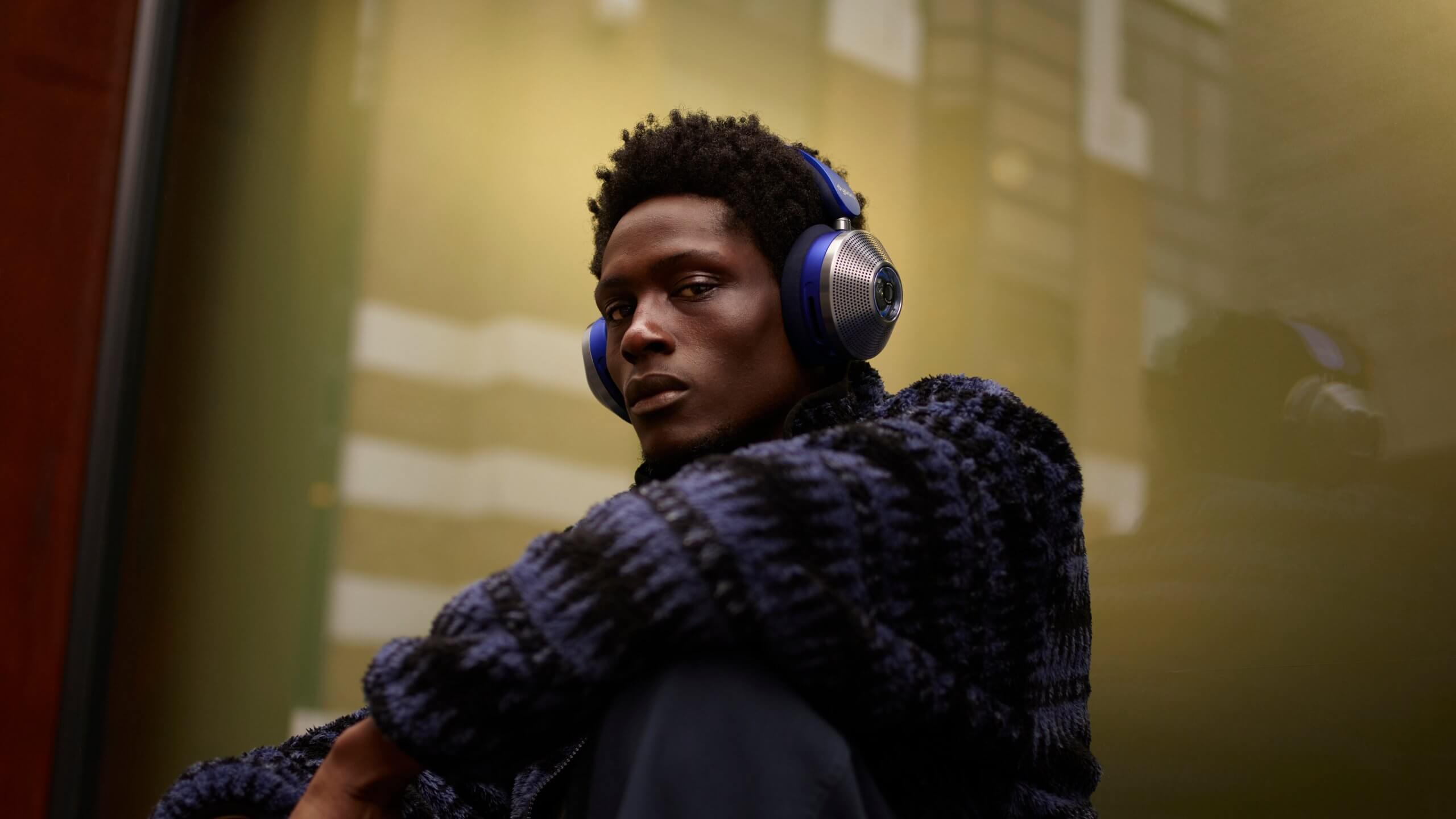 Dyson Zone Lifestyle 3 - techhub