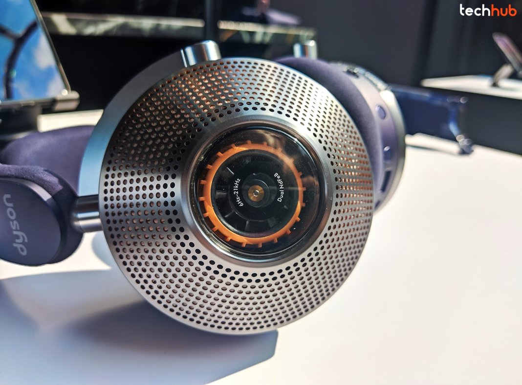 สุดล้ำ พาชมหูฟังไร้สาย Dyson Zone กรองทั้งเสียงและอากาศ